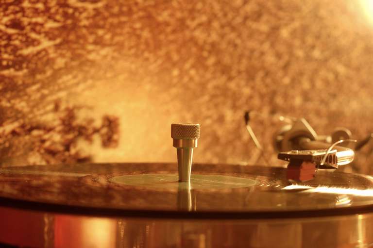 Precise vinyl record centering for turntables - Agnew Analog News